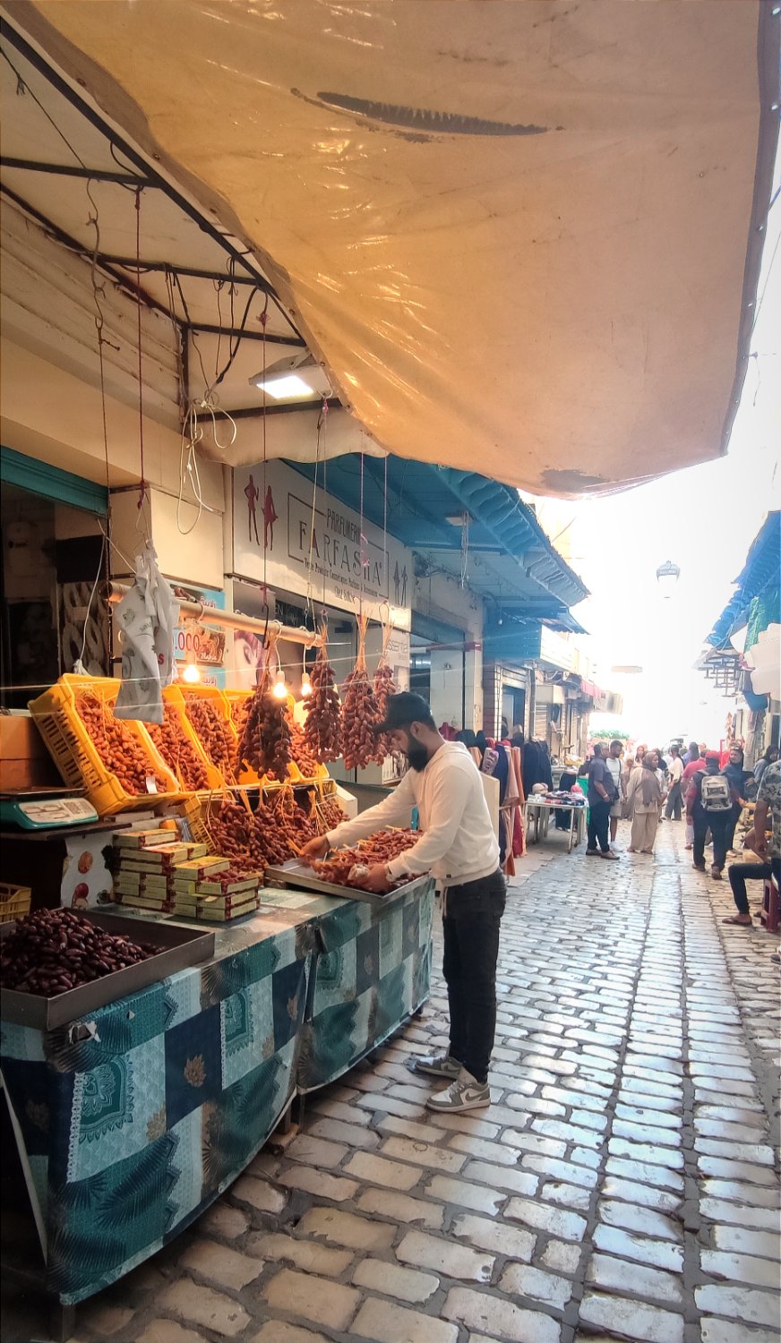 Solve Sousse Local Market, Tunisia jigsaw puzzle online with 104 pieces