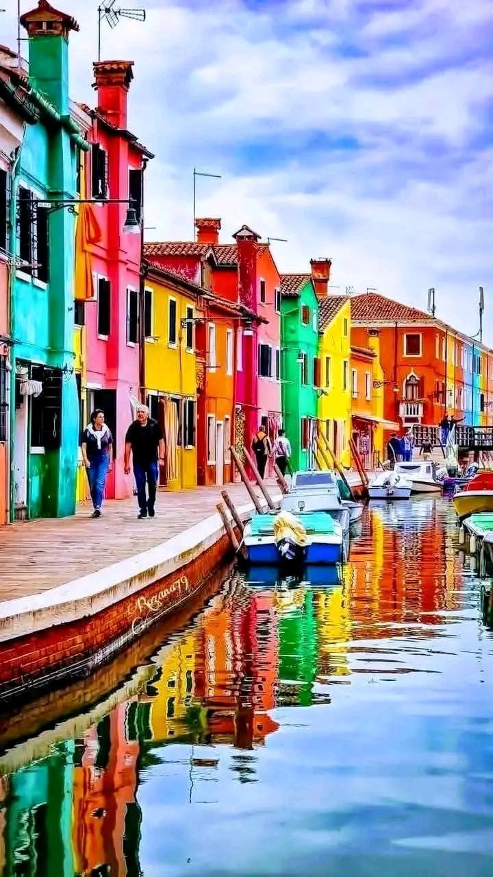 Solve A Slight Breeze jigsaw puzzle online with 66 pieces