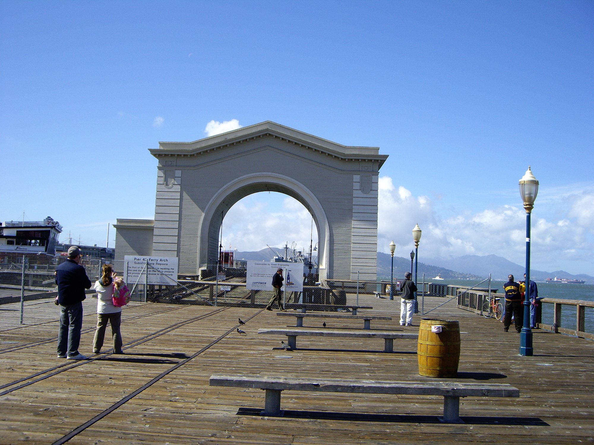 Solve Pier 49 San Francisco jigsaw puzzle online with 99 pieces