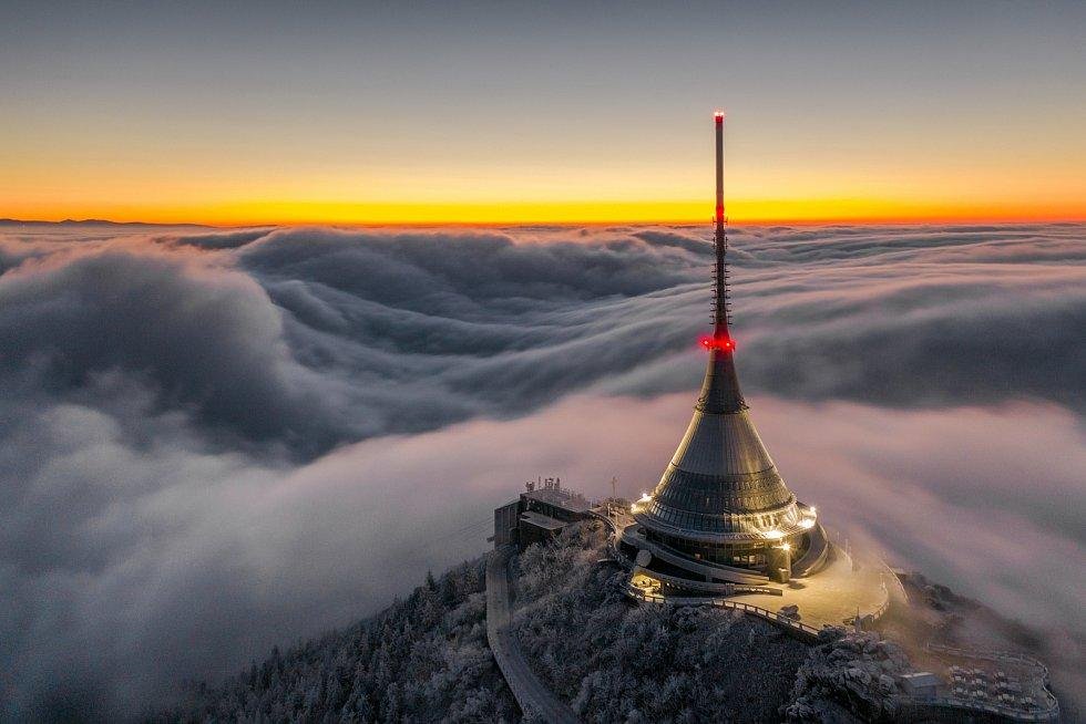 Solve Ještěd jigsaw puzzle online with 54 pieces