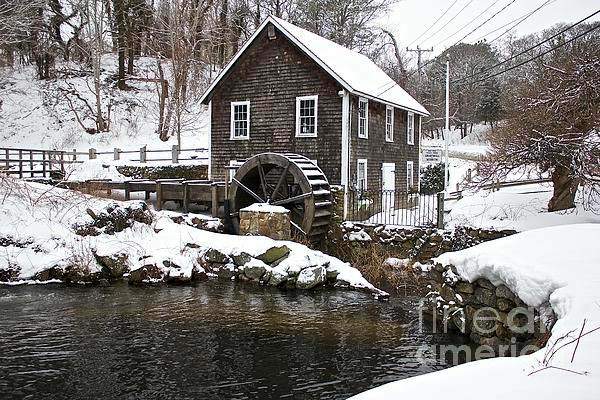 Solve WINTER WATER MILL jigsaw puzzle online with 70 pieces