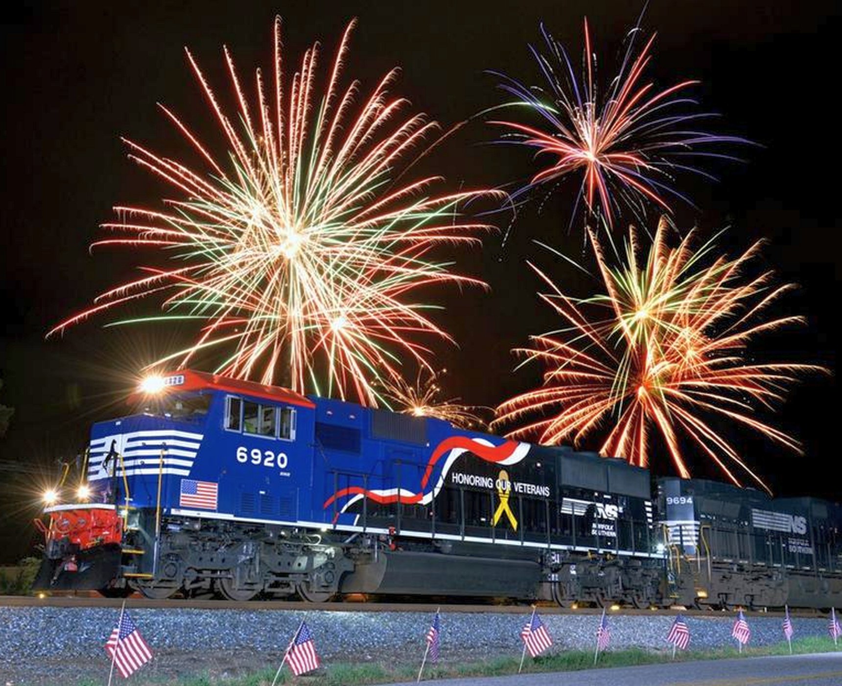 Solve fireworks jigsaw puzzle online with 63 pieces