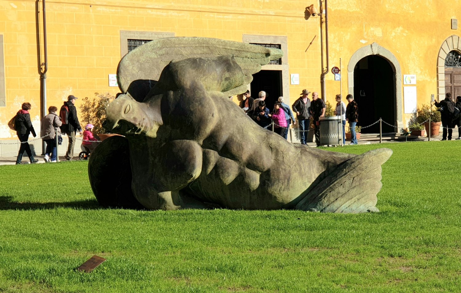 Solve FALLEN ANGEL jigsaw puzzle online with 24 pieces