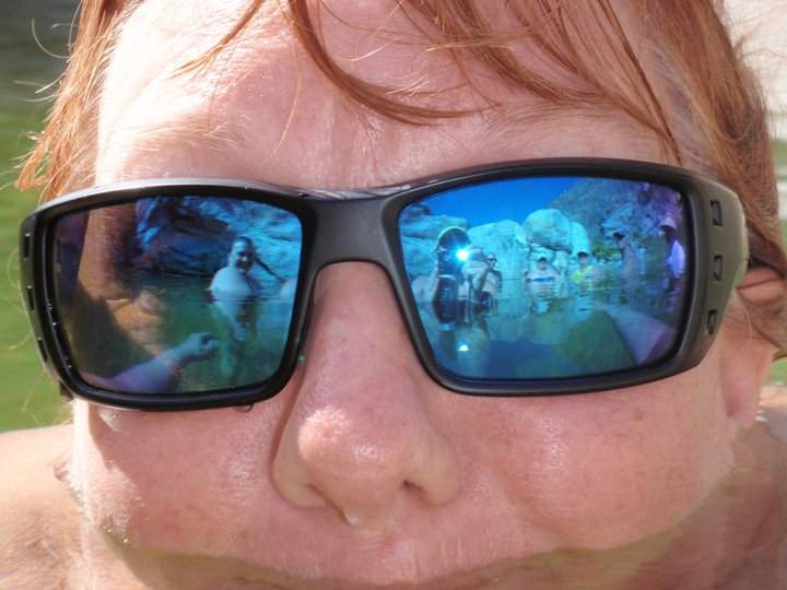 Solve sunglasses jigsaw puzzle online with 80 pieces