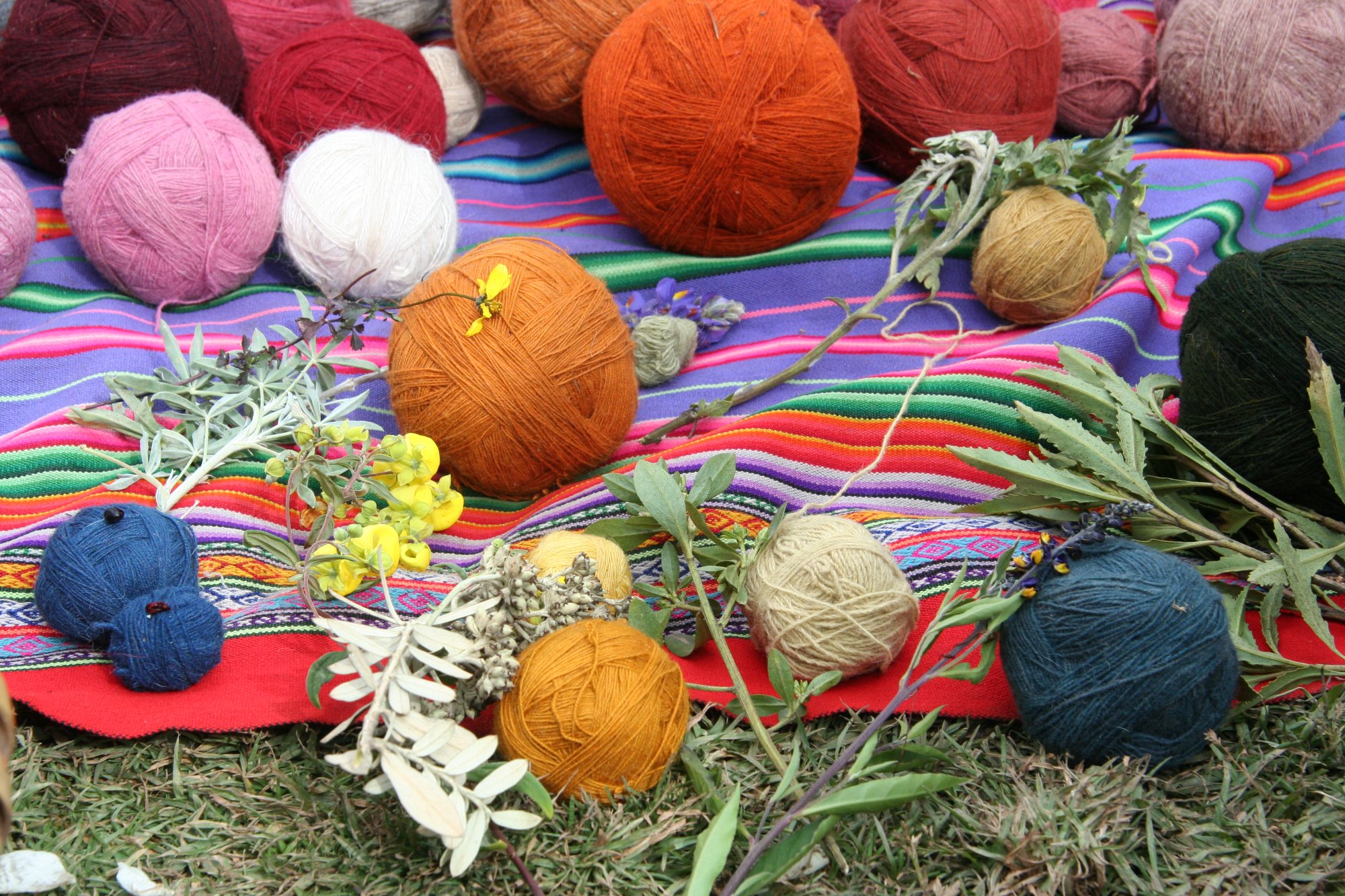 Solve Weaving Tour jigsaw puzzle online with 70 pieces