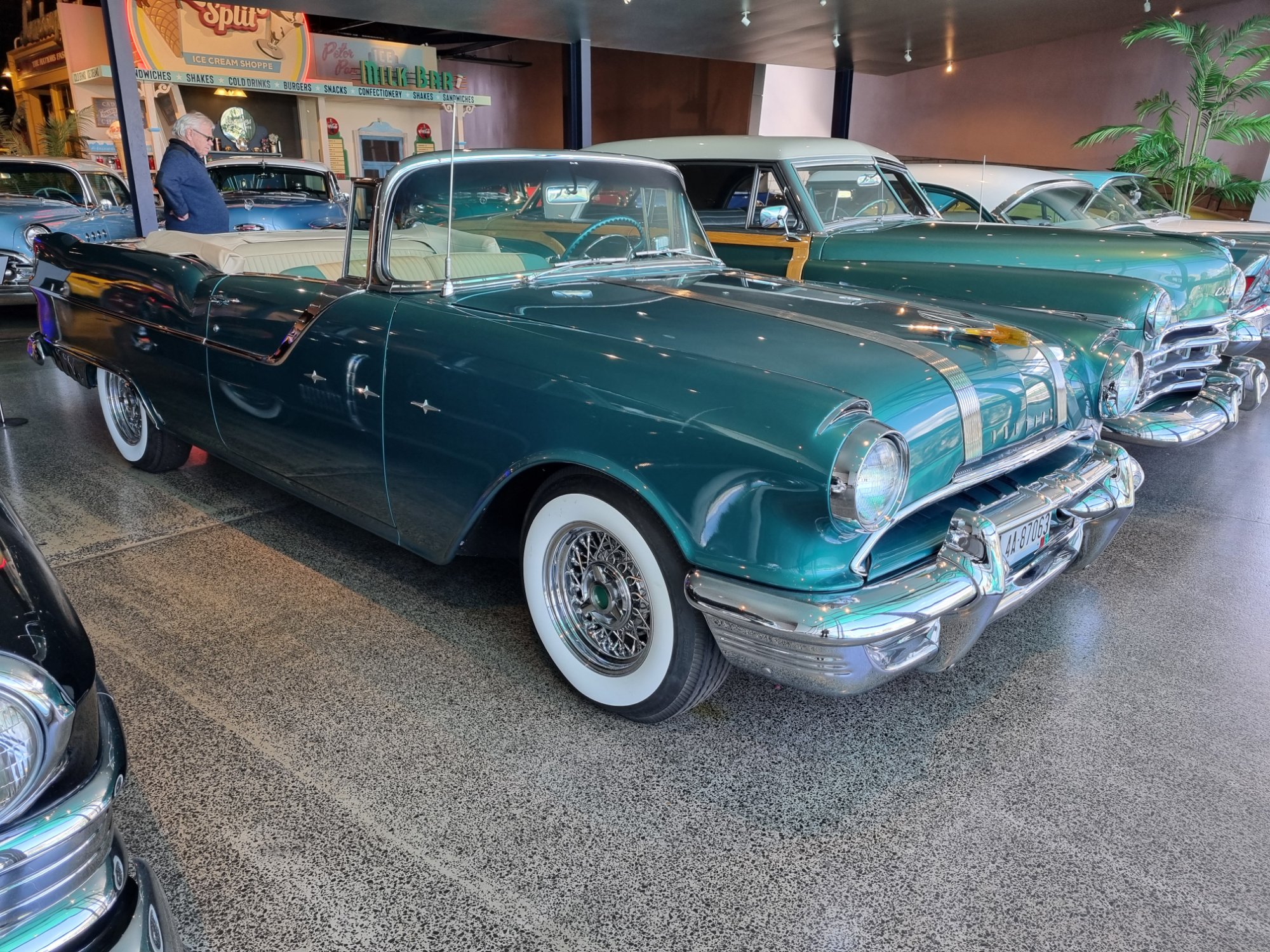 Solve Classic Pontiac jigsaw puzzle online with 130 pieces
