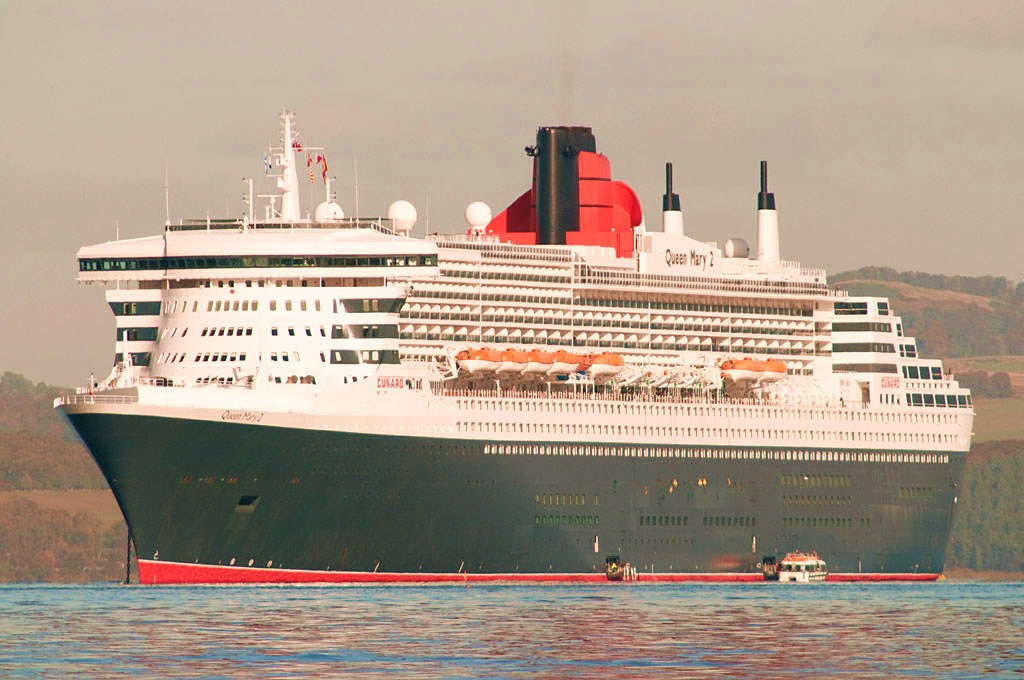 Solve Queen Mary 2 jigsaw puzzle online with 60 pieces
