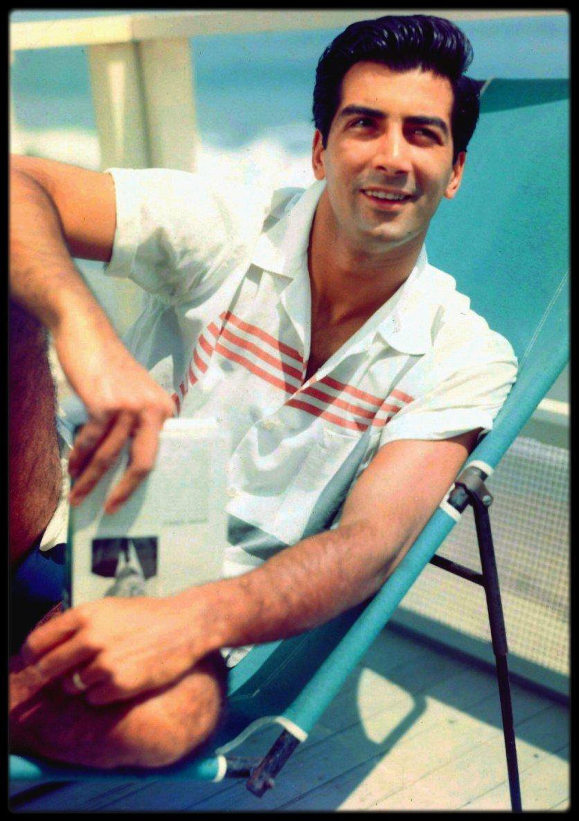 Solve GUESS WHO... jigsaw puzzle online with 24 pieces