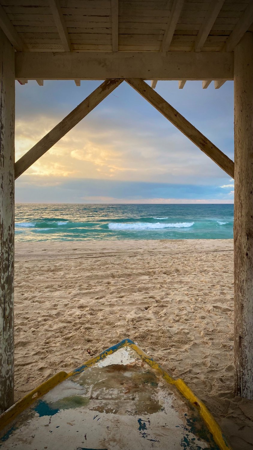 Solve The beach in Gaza jigsaw puzzle online with 45 pieces