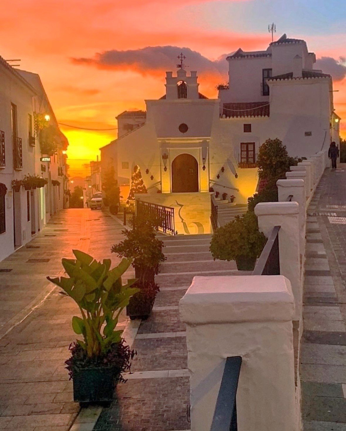 Solve Early morning shadows jigsaw puzzle online with 120 pieces