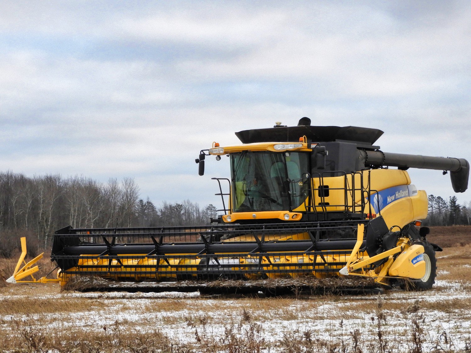 Solve Looks like a brand-new New Holland combine jigsaw puzzle online ...