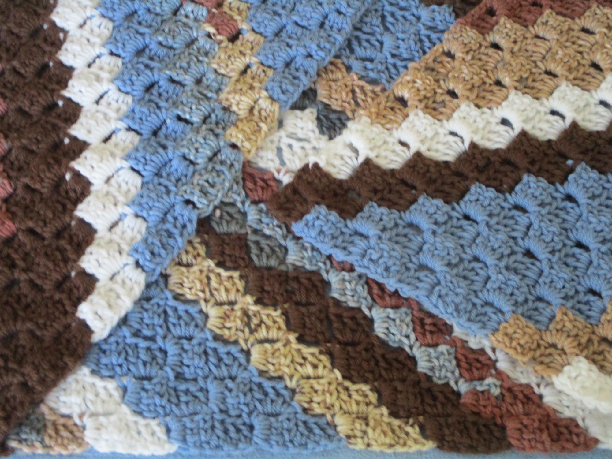 Solve Folded afghan jigsaw puzzle online with 99 pieces