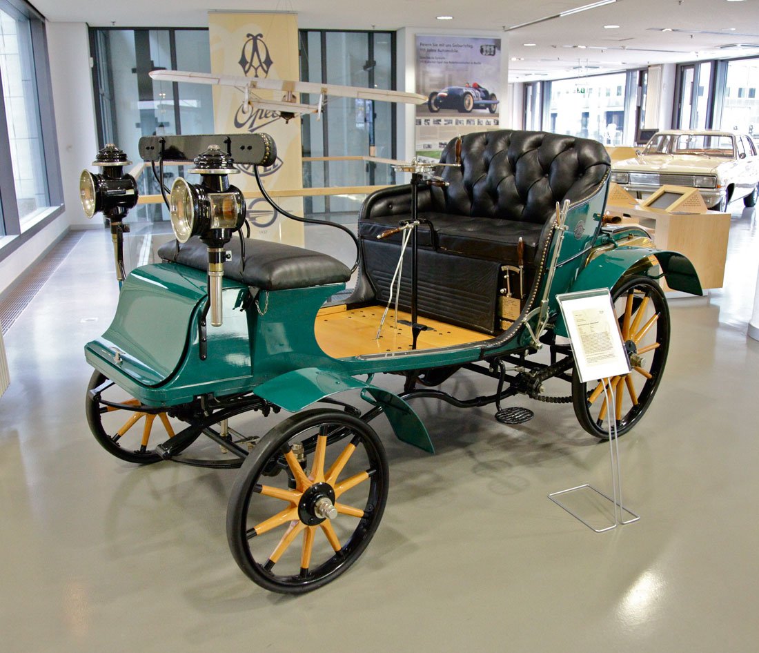 Solve 1899 Opel Patentmotorwagen jigsaw puzzle online with 9 pieces
