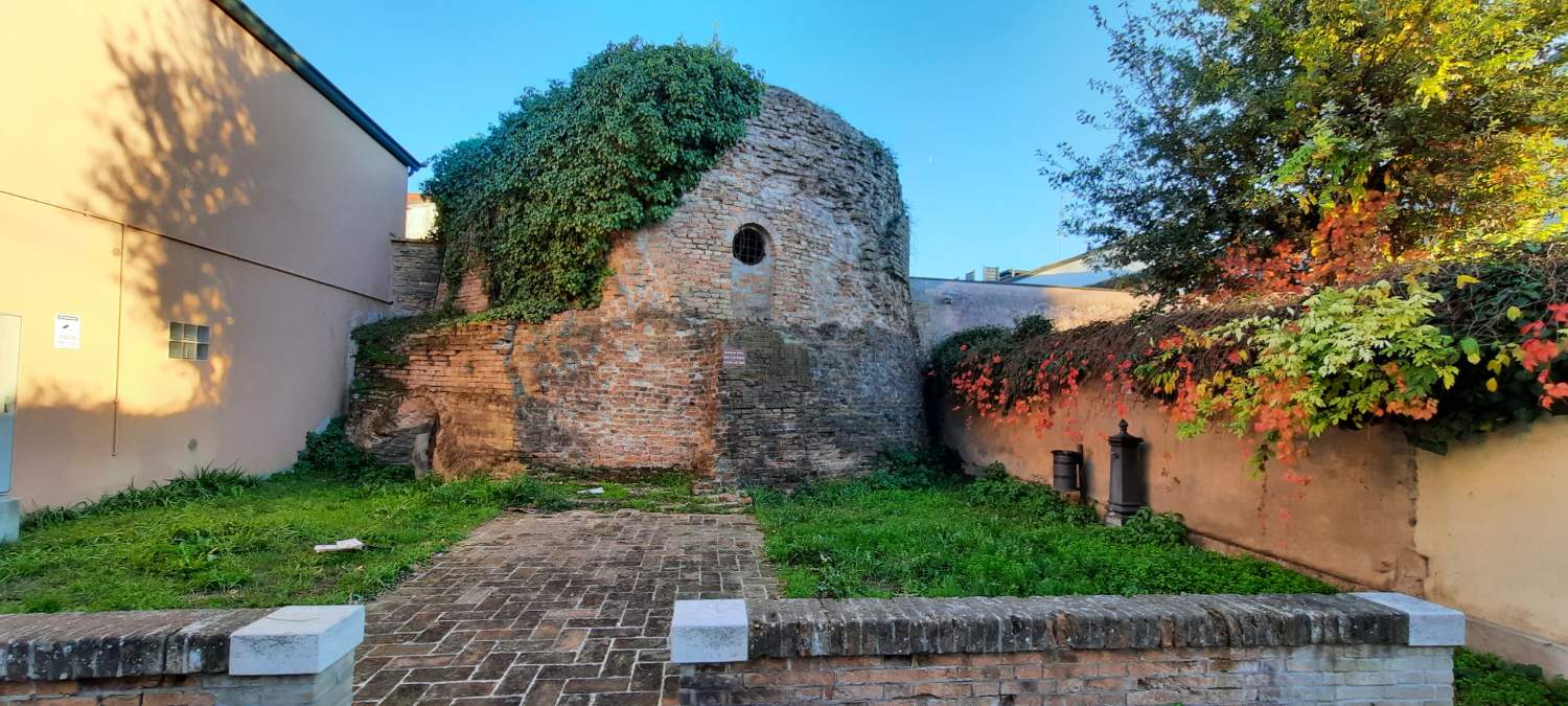 Puzzle | 60 pièces | Castrum Russi torrione, Italy | Jigidi