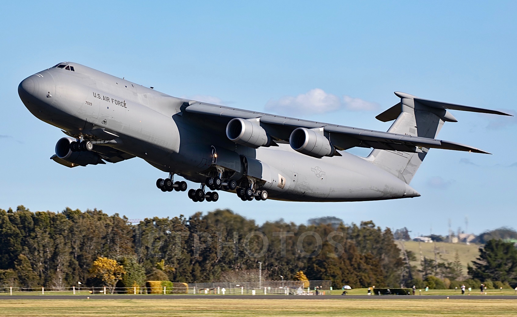 Solve William Bradley photographed this U.S. Air Force C-5M Super ...