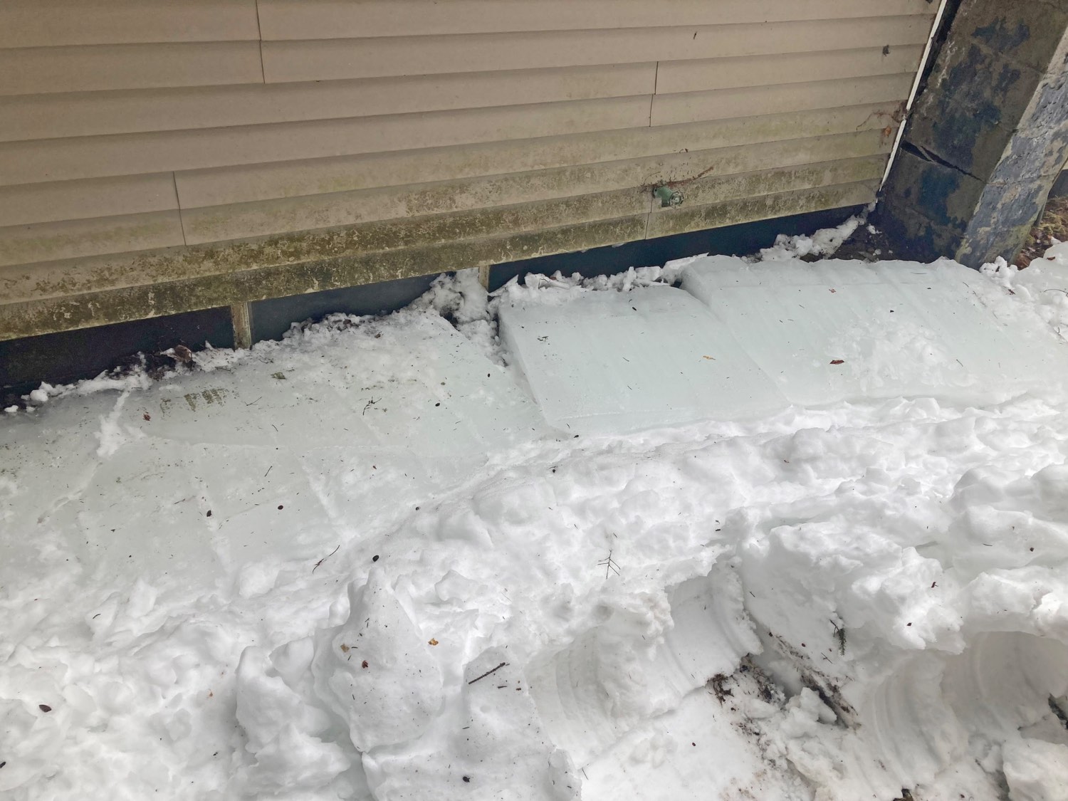 Solve 3a. Basement window jigsaw puzzle online with 20 pieces