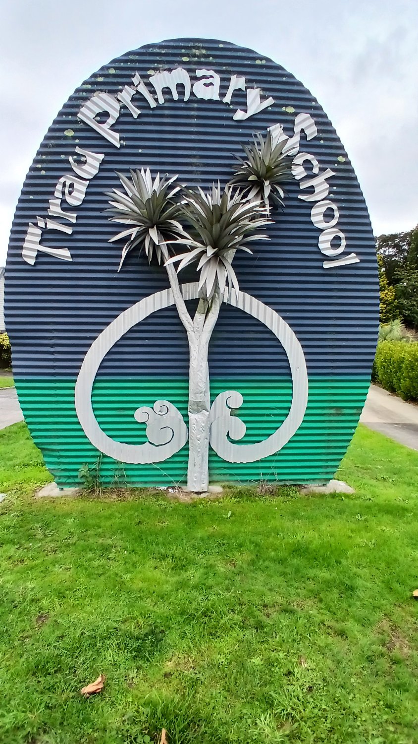 Solve Tirau primary school corrugated sign jigsaw puzzle online with ...