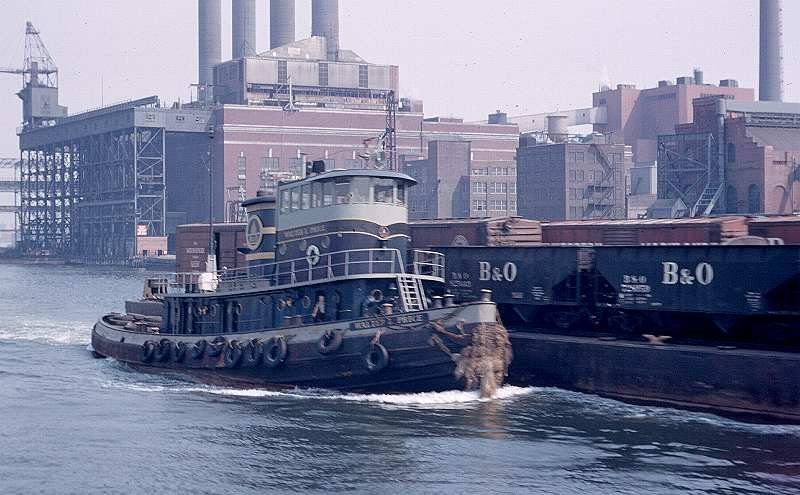 Solve A B&O Tugboat jigsaw puzzle online with 104 pieces