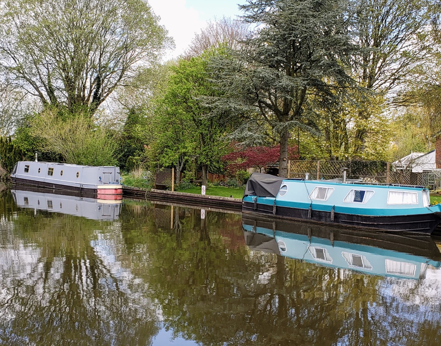 Solve Canal Boats jigsaw puzzle online with 48 pieces