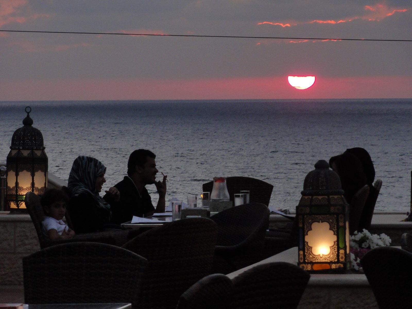 Solve Better days in Gaza jigsaw puzzle online with 48 pieces