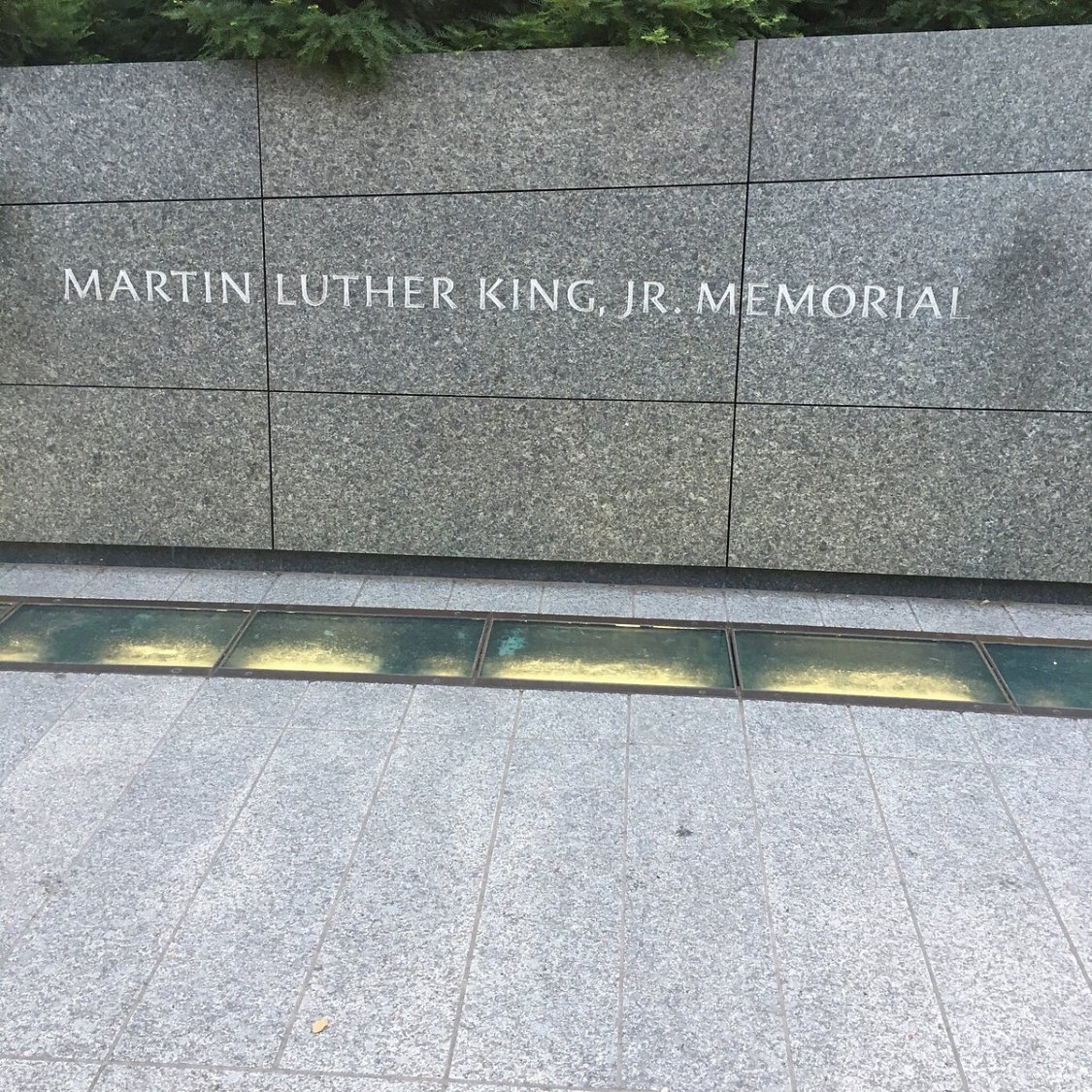 Solve MLK Memorial WA D.C. jigsaw puzzle online with 9 pieces