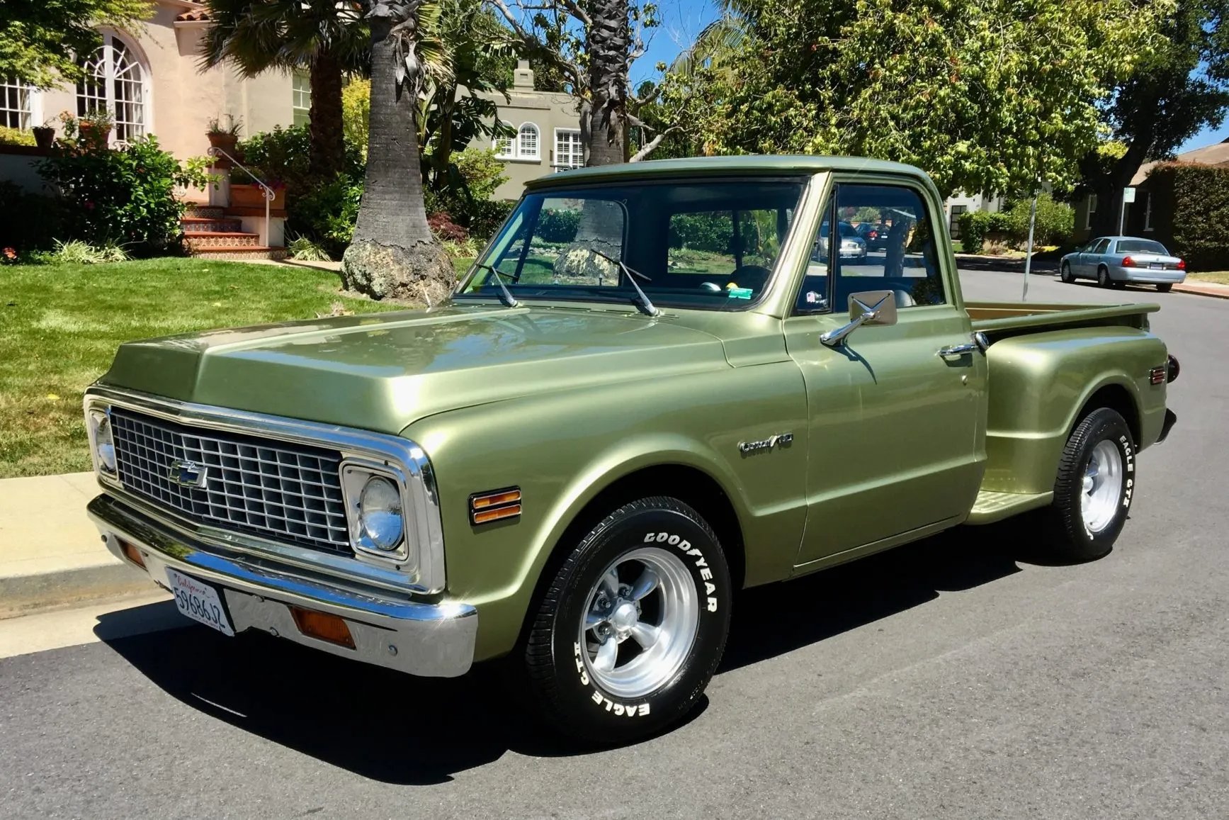Solve 1972 Chevrolet C10 Pickup jigsaw puzzle online with 126 pieces
