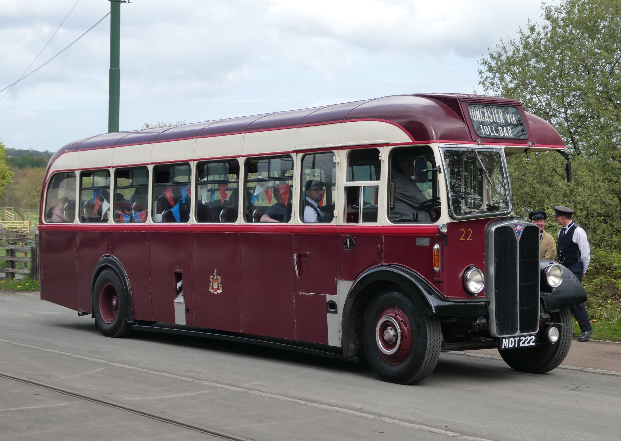 Solve 1953 AEC Regal III/Roe jigsaw puzzle online with 300 pieces