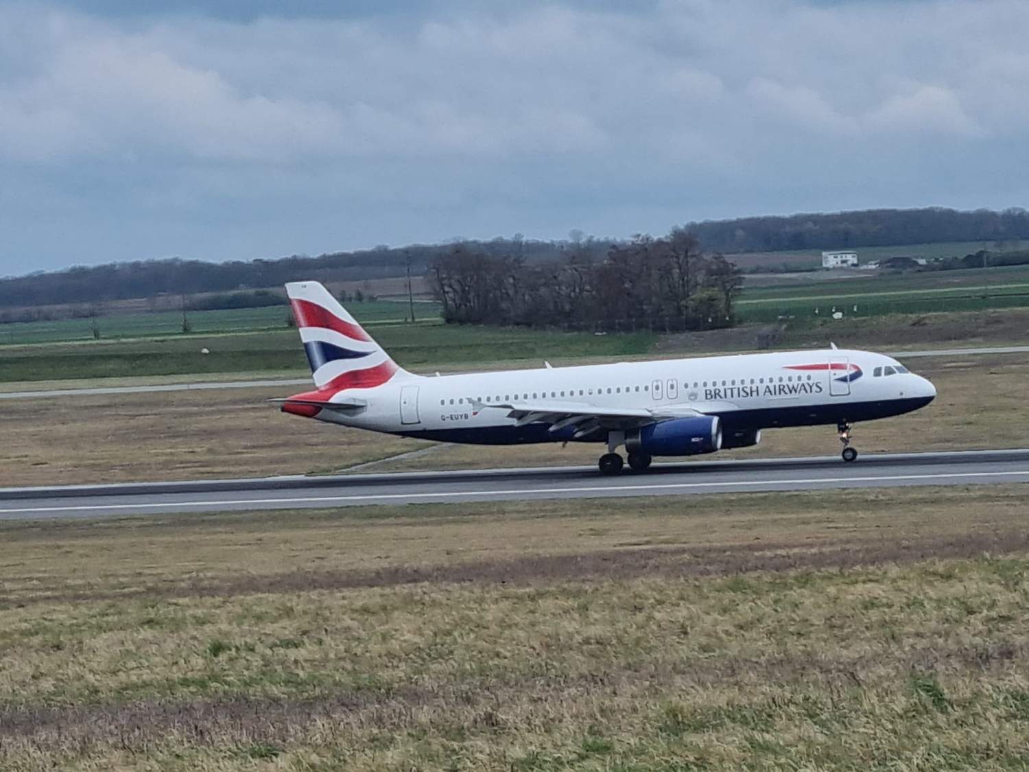 Solve Airbus A320 British Airways jigsaw puzzle online with 88 pieces
