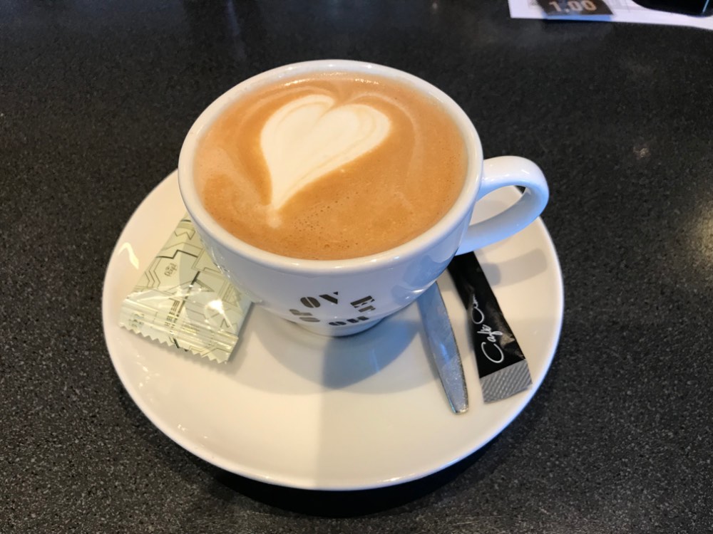 Solve 1725 I am the Barista jigsaw puzzle online with 12 pieces