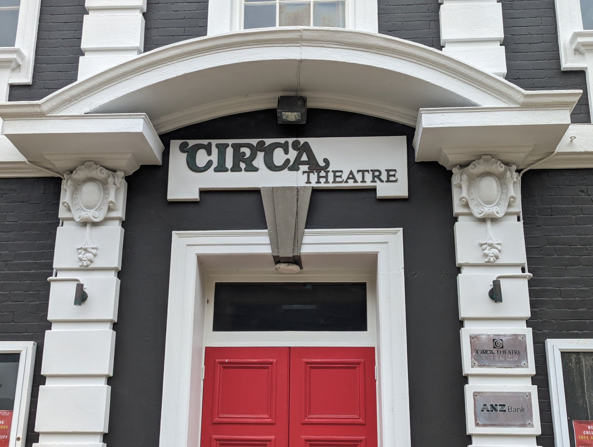 Solve Building jigsaw puzzle online with 352 pieces