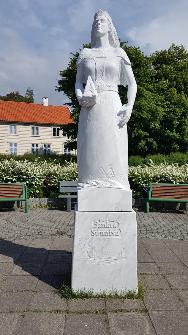 Solve Selje Harbour: St. Sunniva 1 jigsaw puzzle online with 15 pieces