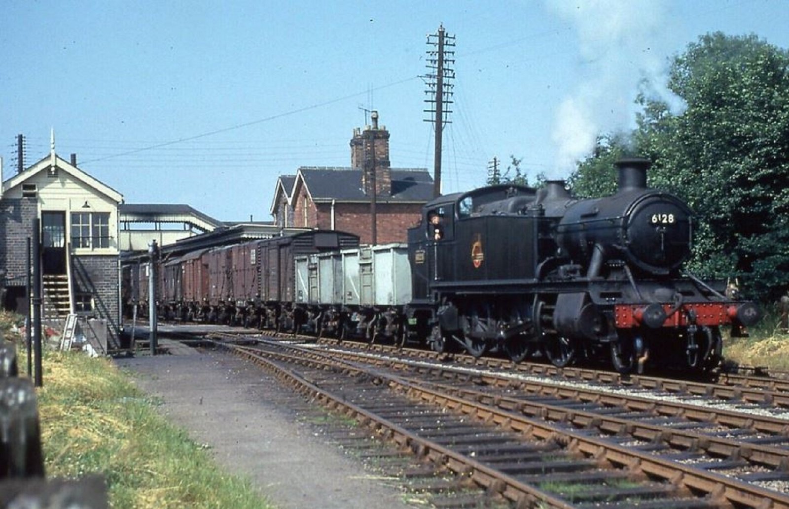 Solve GWR 61xx Class 2-6-2T 6128 at Bourne End. jigsaw puzzle online ...
