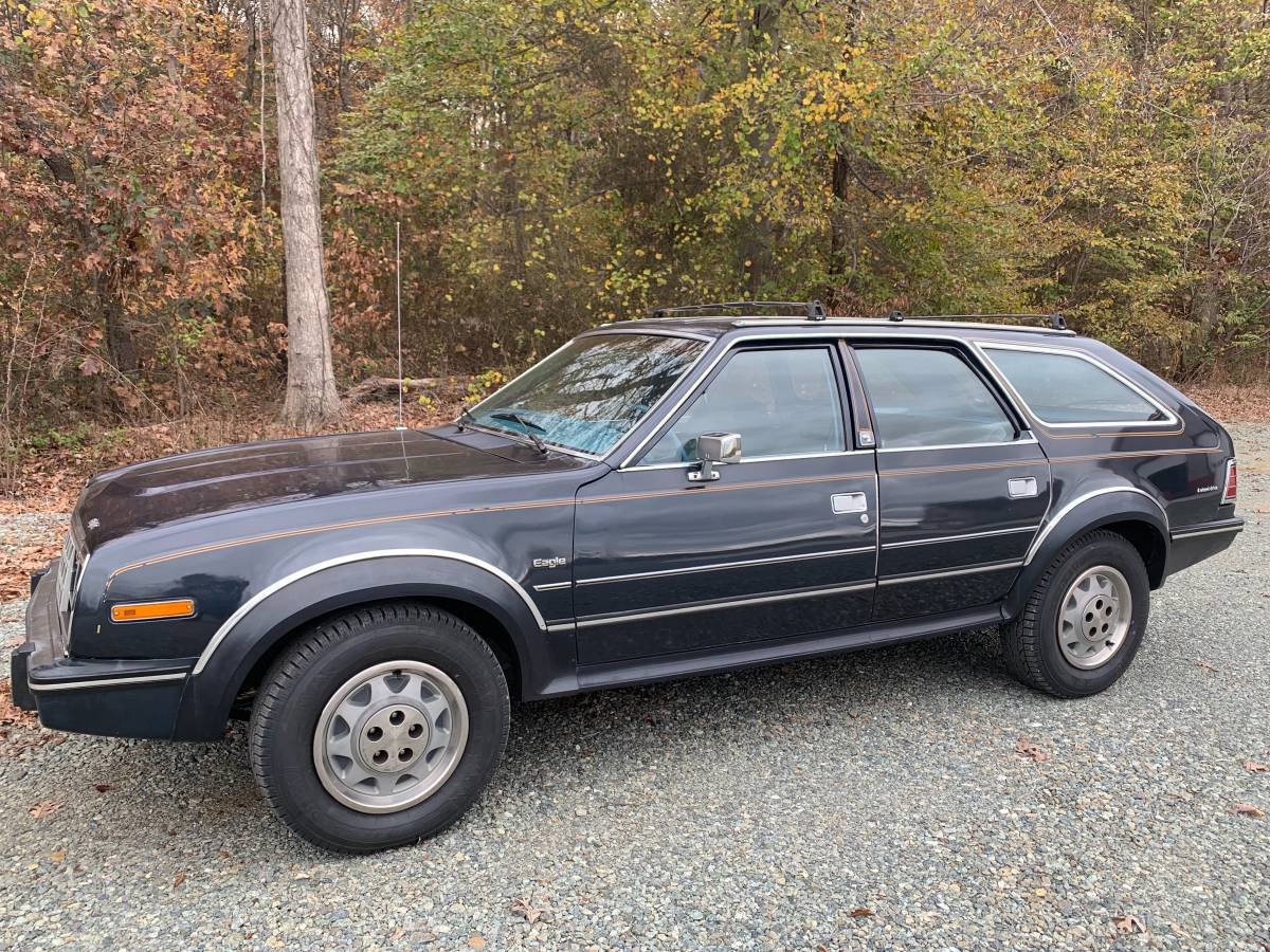 Solve 1988 AMC Eagle Wagon jigsaw puzzle online with 63 pieces