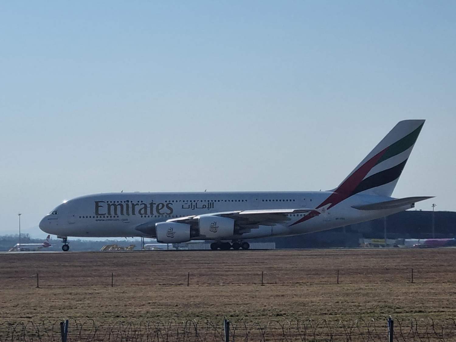 Solve Airbus A380-800 Emirates jigsaw puzzle online with 88 pieces