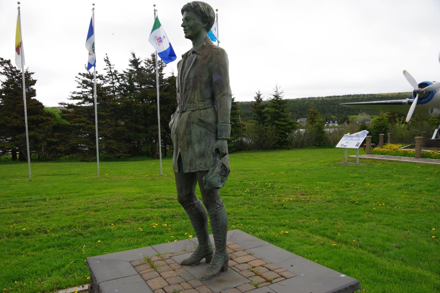 Solve Amelia Earhart jigsaw puzzle online with 12 pieces