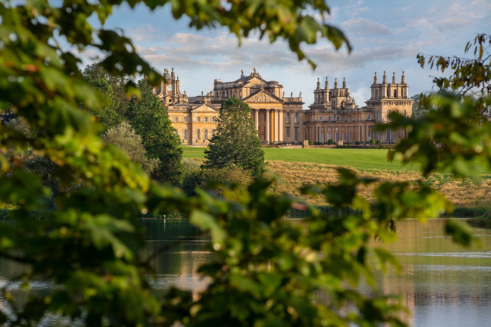 Solve Blenheim Palace jigsaw puzzle online with 70 pieces