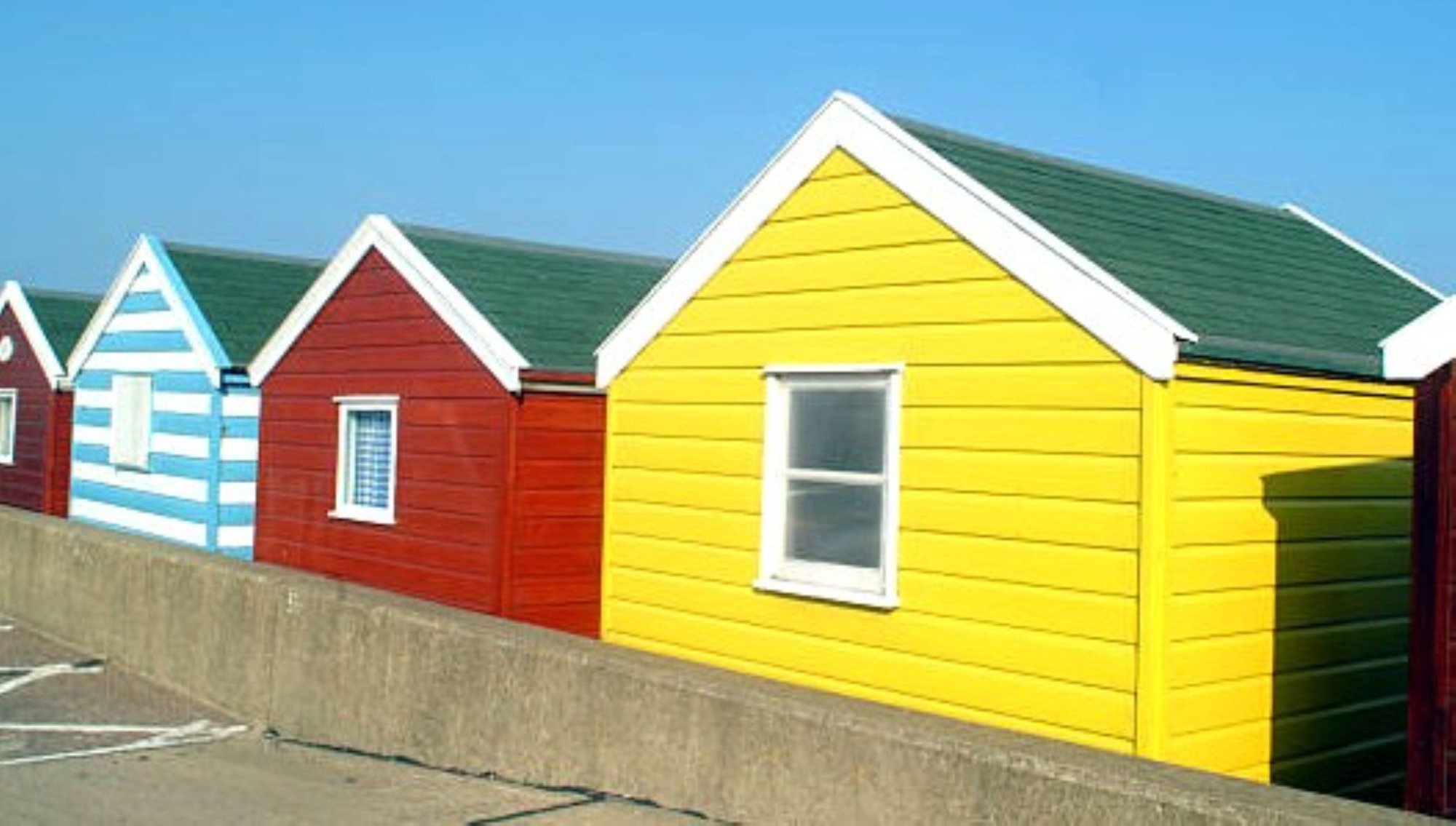 Solve Casetas de Playa jigsaw puzzle online with 299 pieces