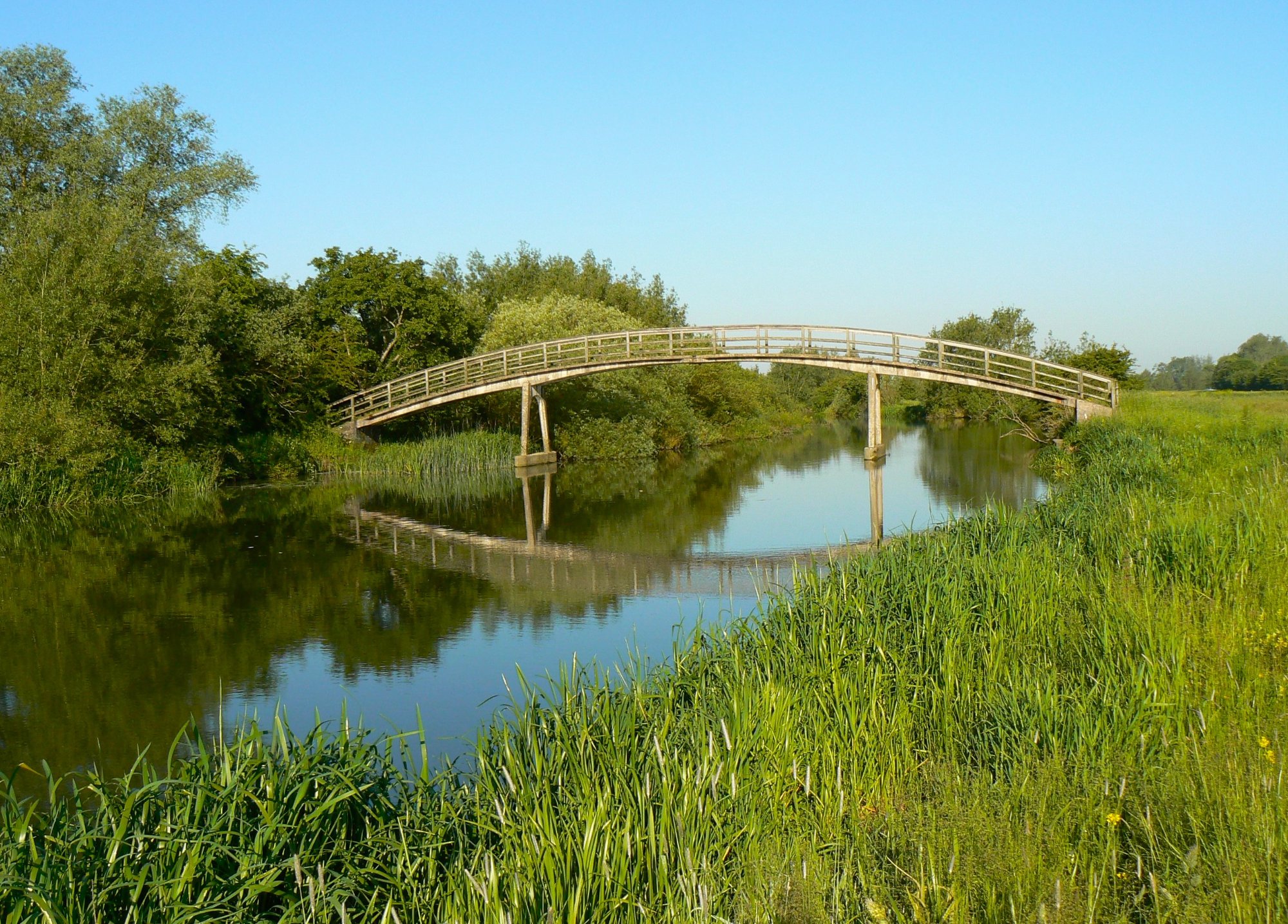 Solve Upper Thames River, England jigsaw puzzle online with 150 pieces