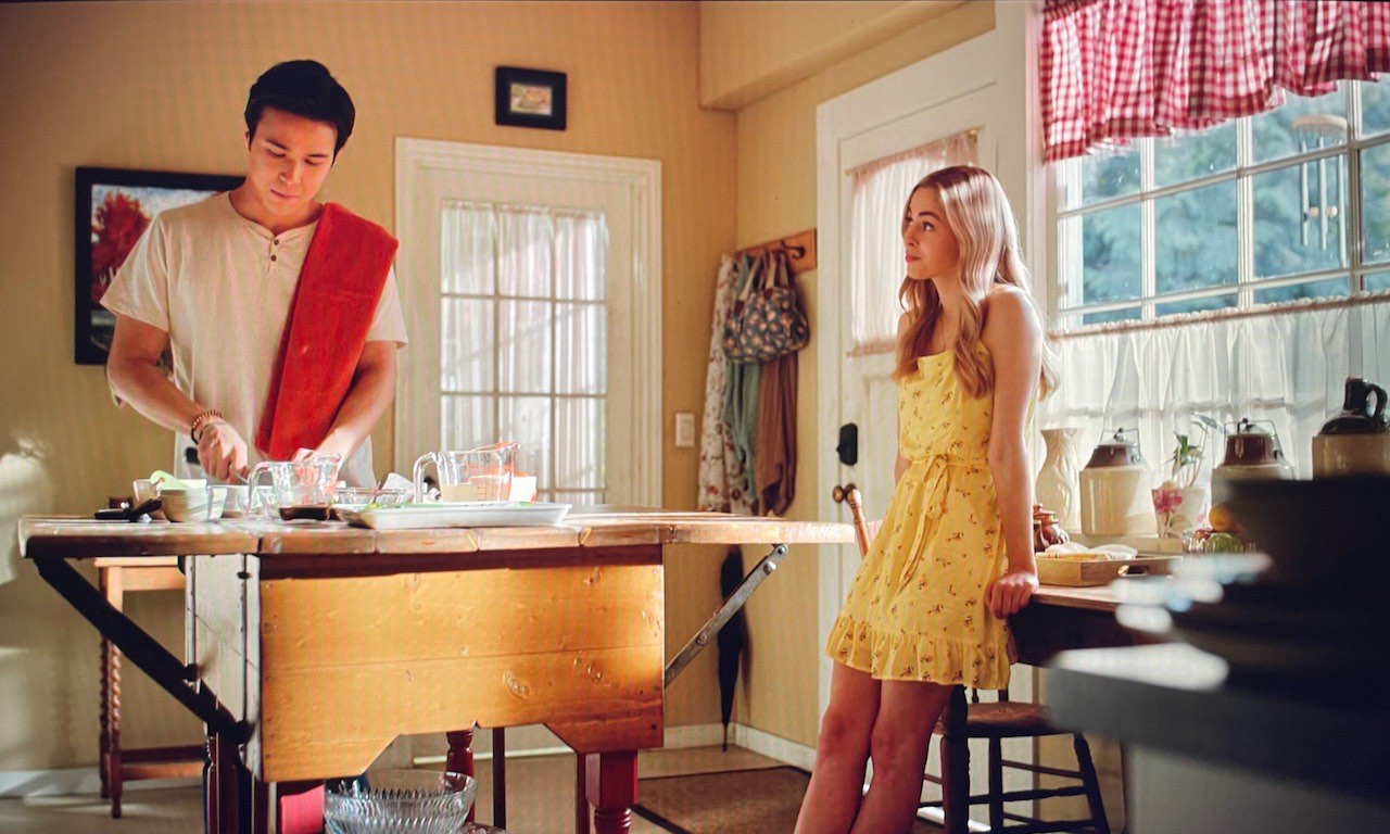 Solve Denny and Lizzy in the kitchen jigsaw puzzle online with 160 pieces