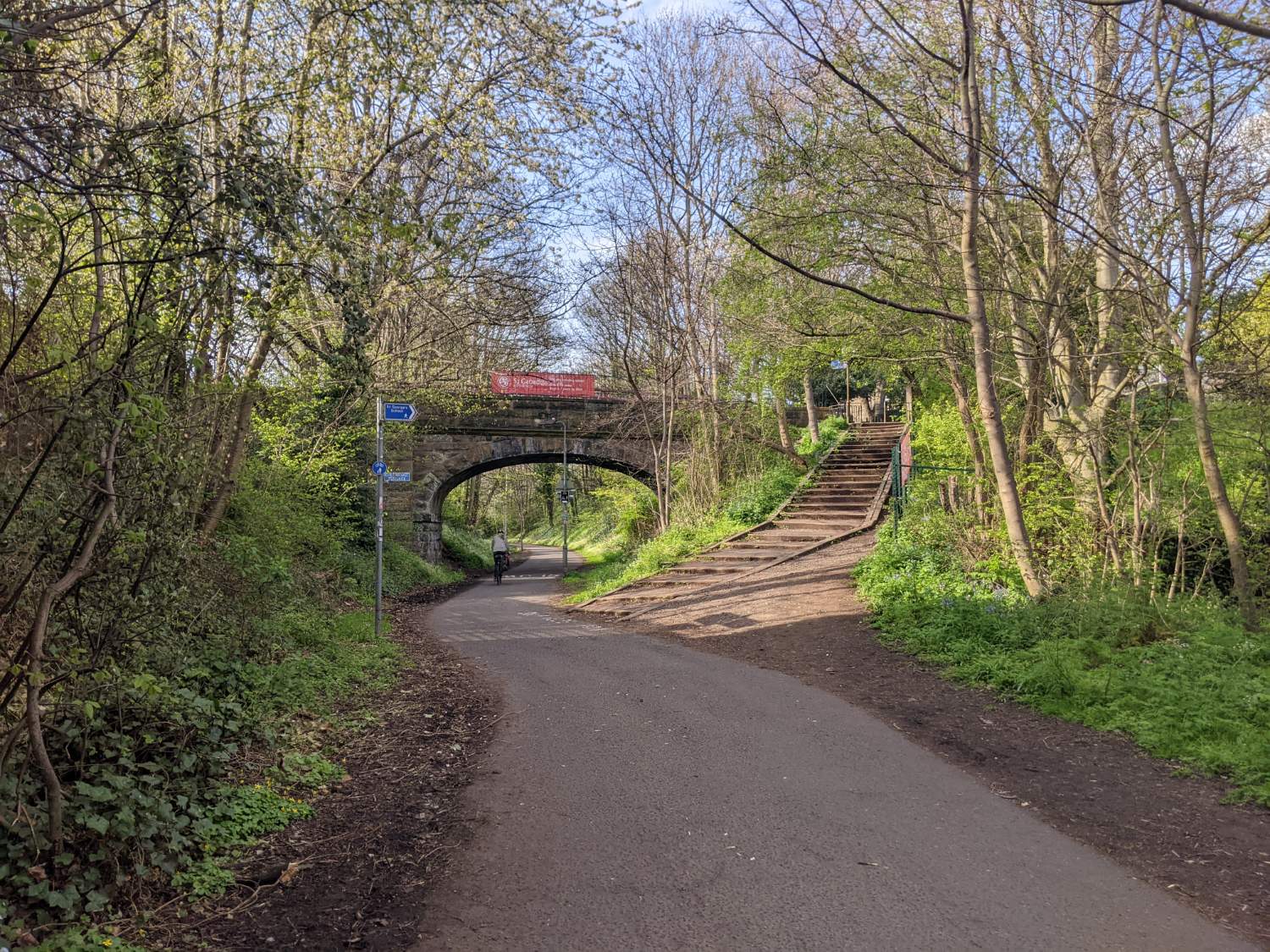 Solve Roseburn walk/bike path. jigsaw puzzle online with 48 pieces