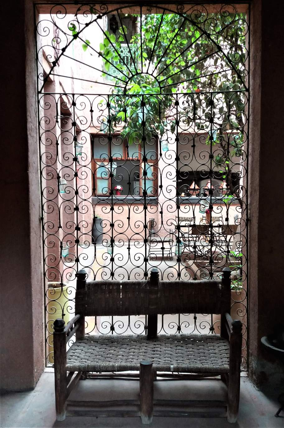 Solve The Bench jigsaw puzzle online with 77 pieces