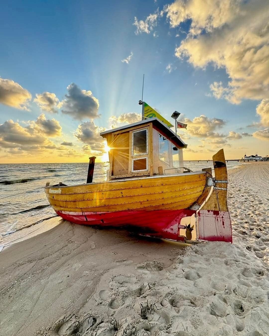 Solve Fishing boat on the beach jigsaw puzzle online with 120 pieces