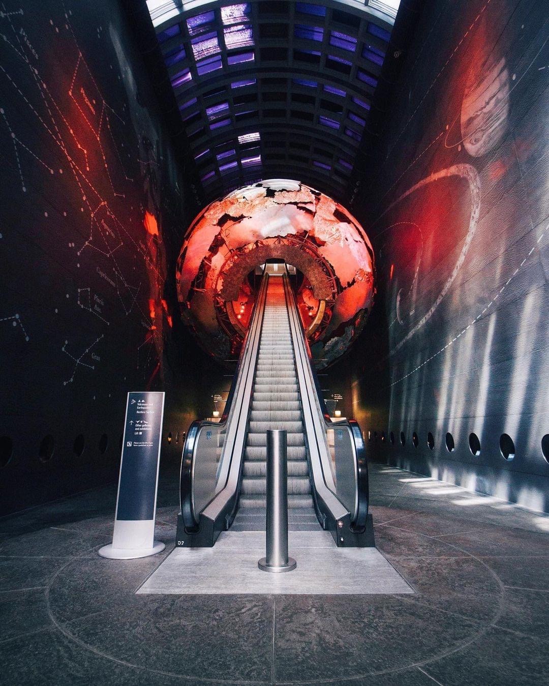 Solve Scenic Underground jigsaw puzzle online with 396 pieces