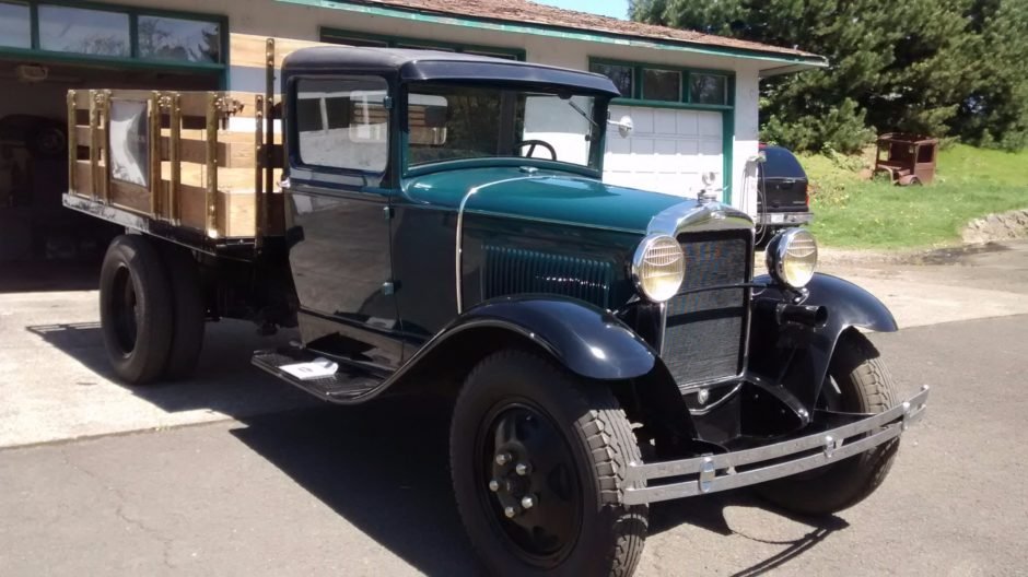 Solve 1930 Ford Model AA 1.5 Ton jigsaw puzzle online with 15 pieces