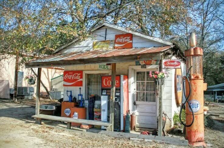 Solve Old gas station... jigsaw puzzle online with 96 pieces