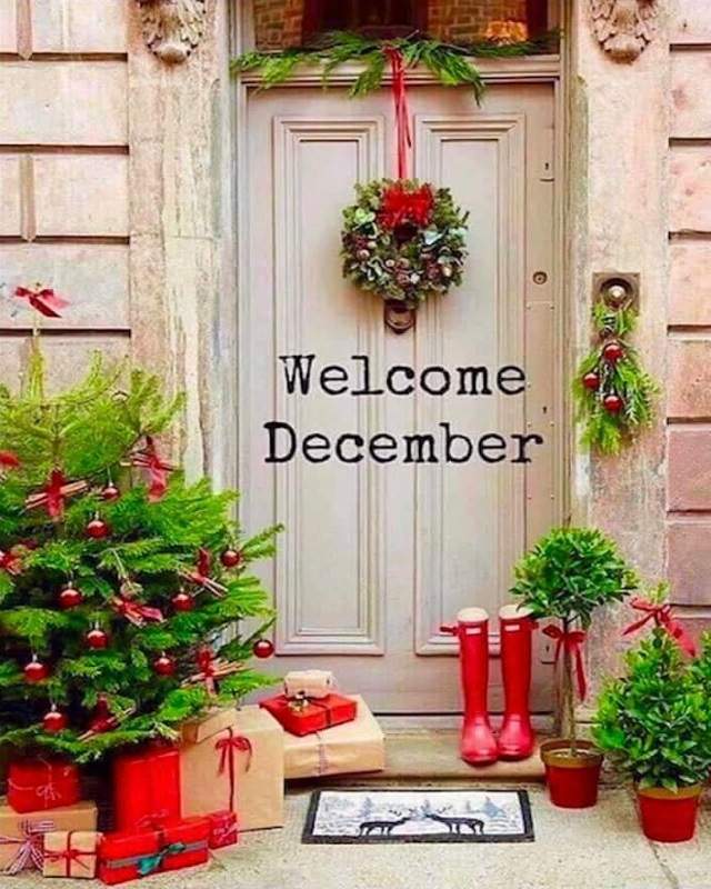 Solve Welcome December jigsaw puzzle online with 63 pieces