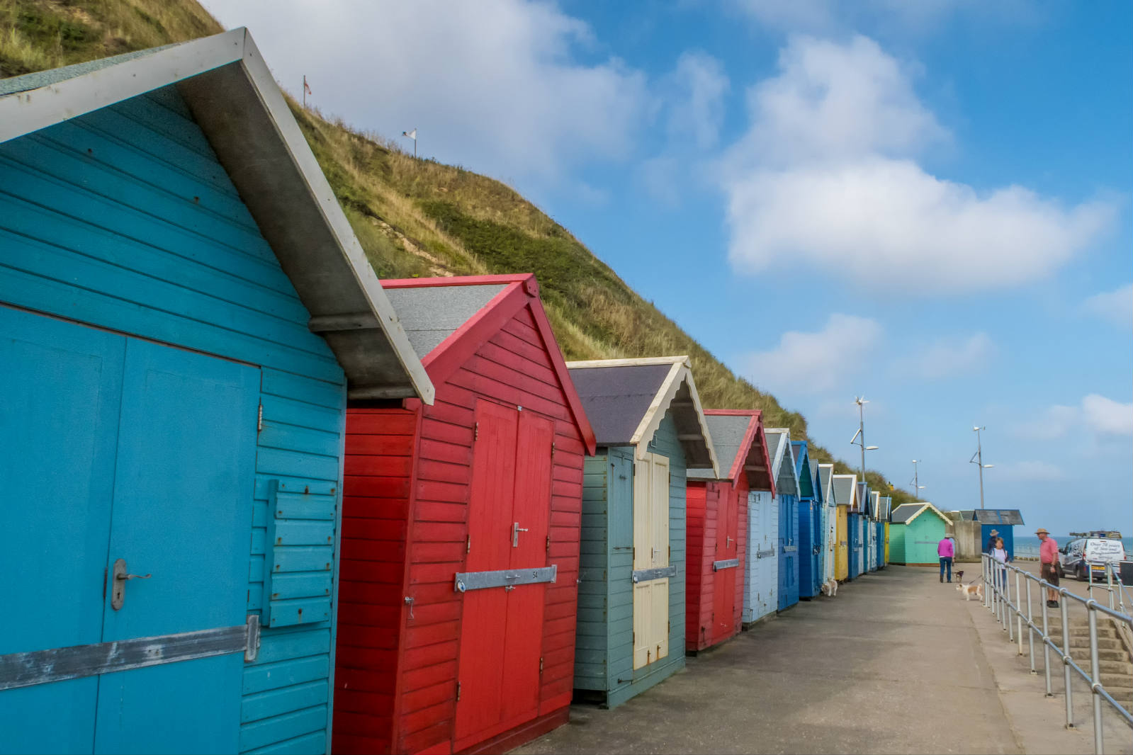 Solve Beach Huts jigsaw puzzle online with 345 pieces