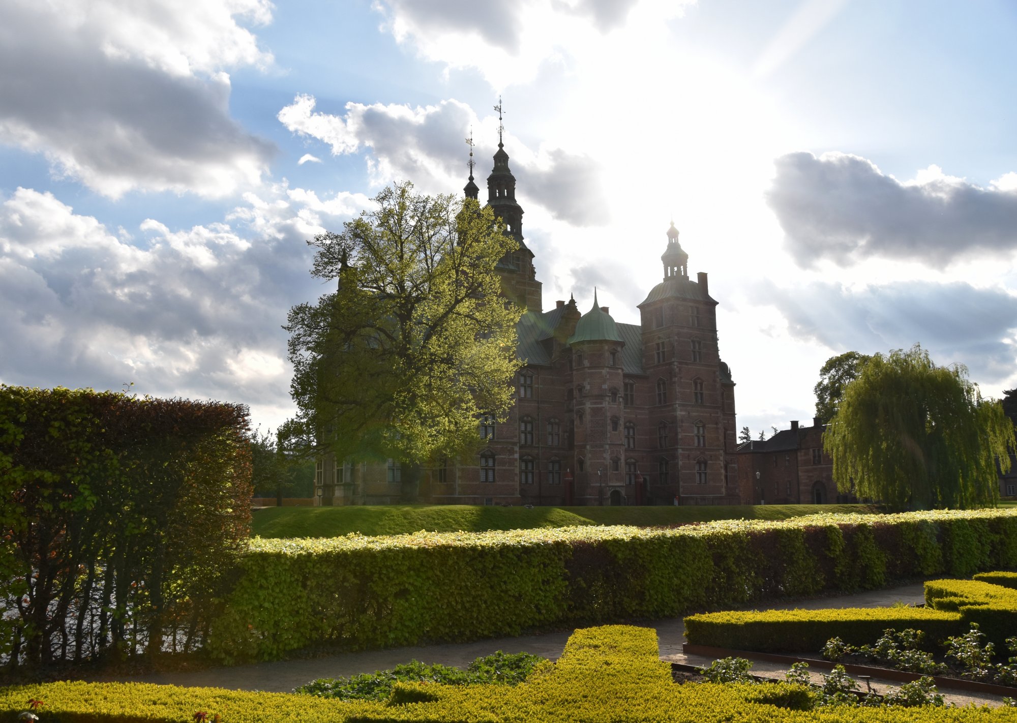Solve Rosenborg Slot jigsaw puzzle online with 204 pieces