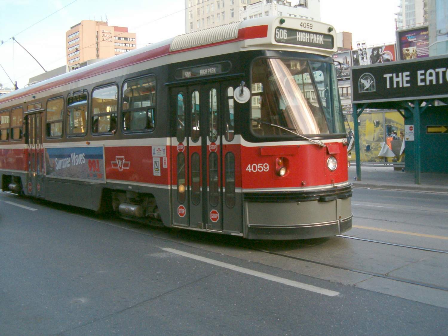 Solve Toronto tram jigsaw puzzle online with 88 pieces