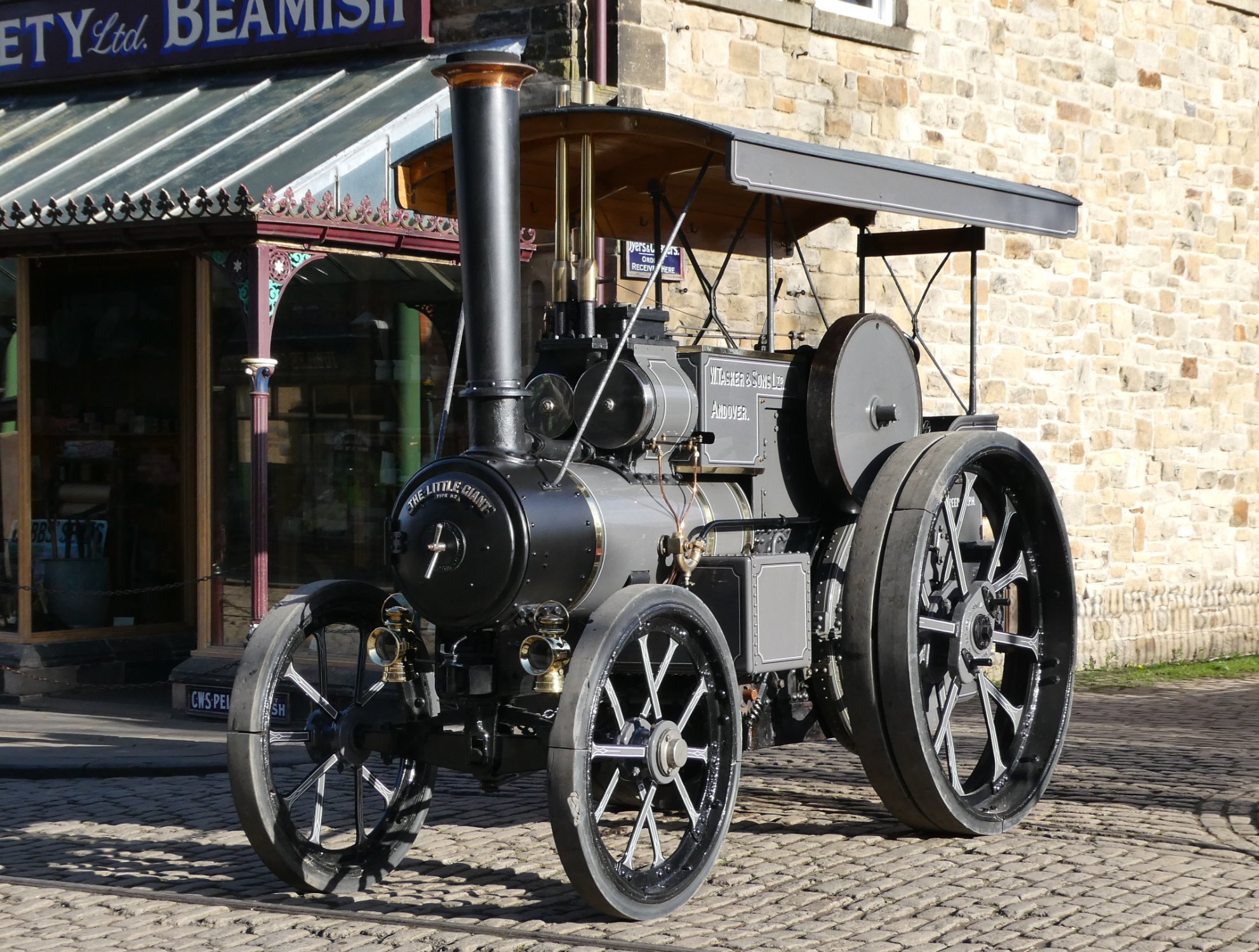 Solve Tasker Steam Tractor No.1592 jigsaw puzzle online with 204 pieces